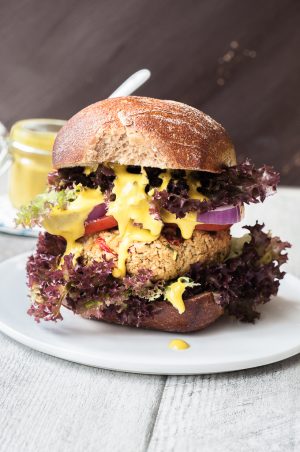 Couscous Burger w/ Garlic-Coconut Sauce (V)